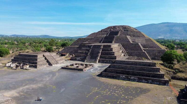 Mexico City: Teotihuacan Pyramids & Basilica of Guadalupe
