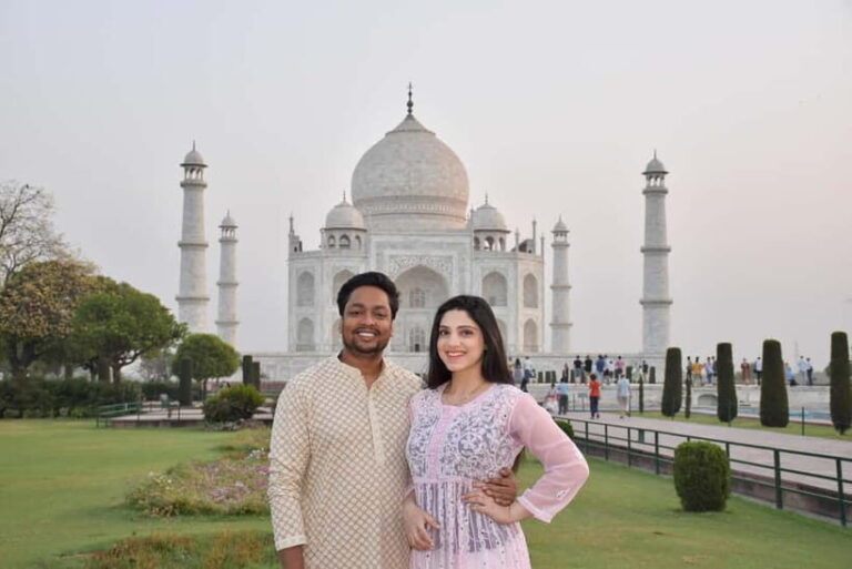 Agra: Skip-the-Line Taj Mahal Ticket with Guide Option
