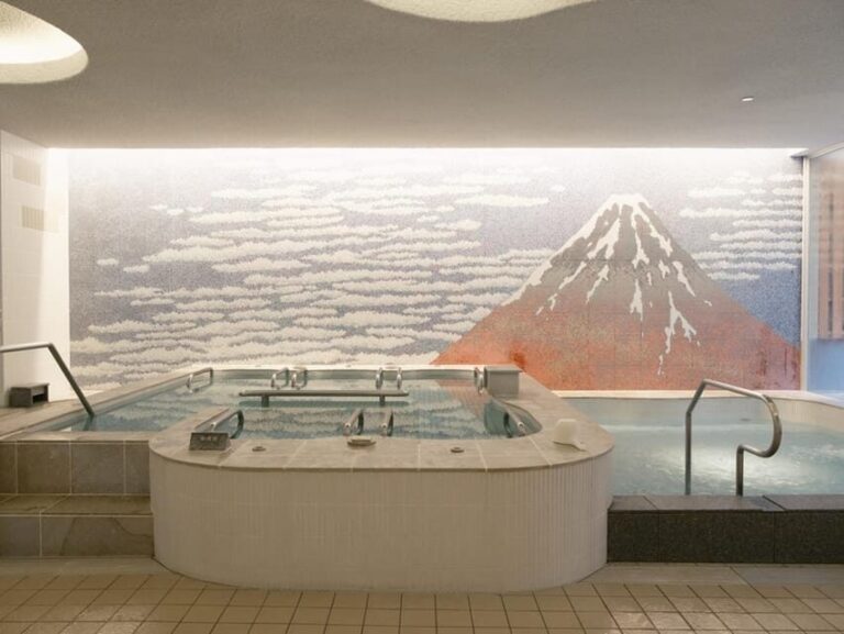 Onsen Spa in Tokyo and Asakusa Bar Hopping with Local Guide