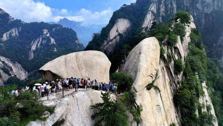 Xi'an: Mt. Huashan Private Guided Tour with Cable Car Ride
