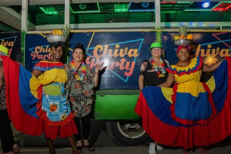 Cartagena: Chiva Party Bus Tour with Disco Entry