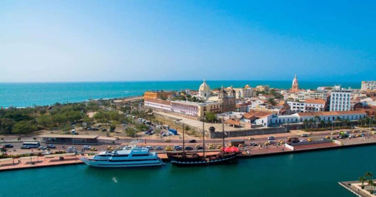 Cartagena: Old Town and Golden Bay Private Tour