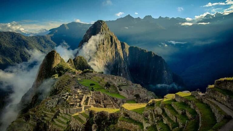 Cusco Magical: Sacred Valley - Colored Mountain + Hotel