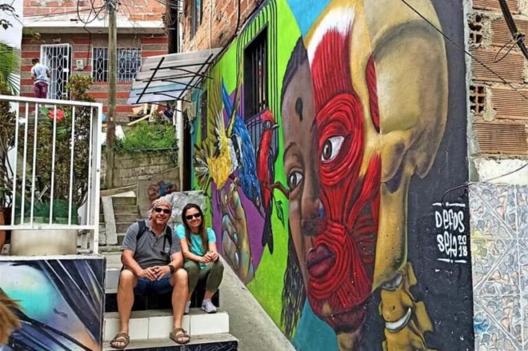 Medellín: Half-Day City Tour with Fruit Tasting