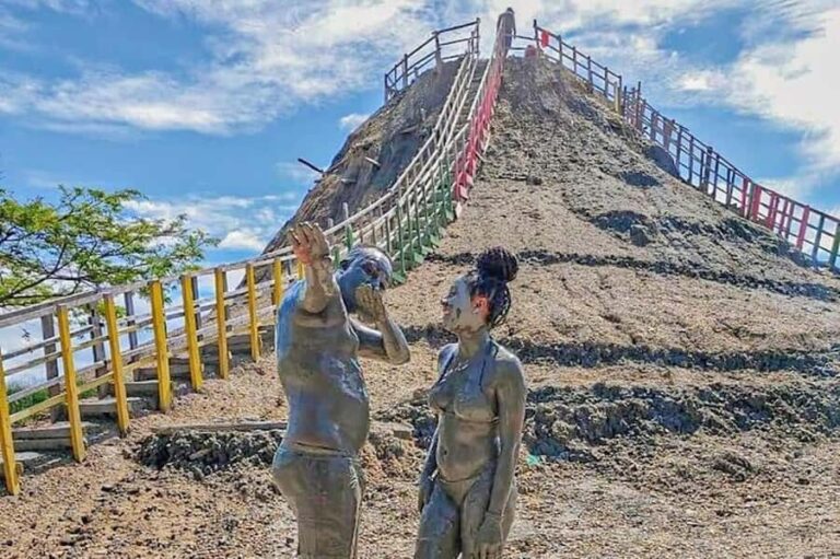 Recorrido hacia el Volcán de Lodo en Cartagena con Almuerzo