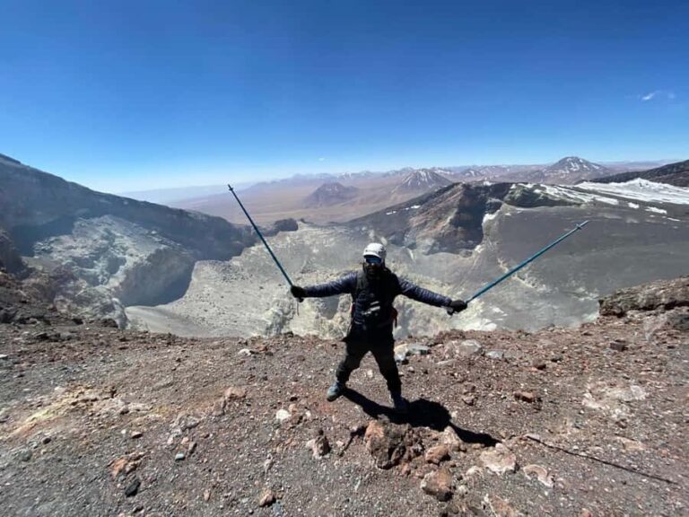 San Pedro de Atacama:1D trip to the summit of Lascar Volcano