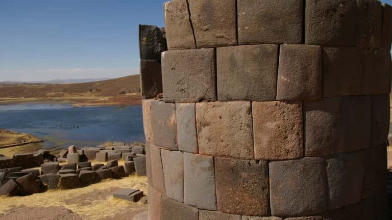 Sillustani: Chullpas de Sillustani Afternoon Half-Day Tour