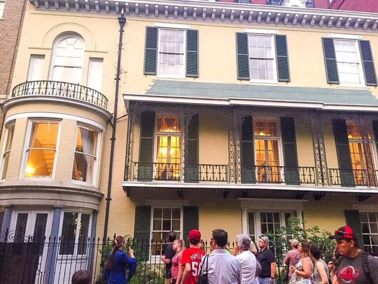 Washington, DC: Haunted Ghost Tour by Lantern Light